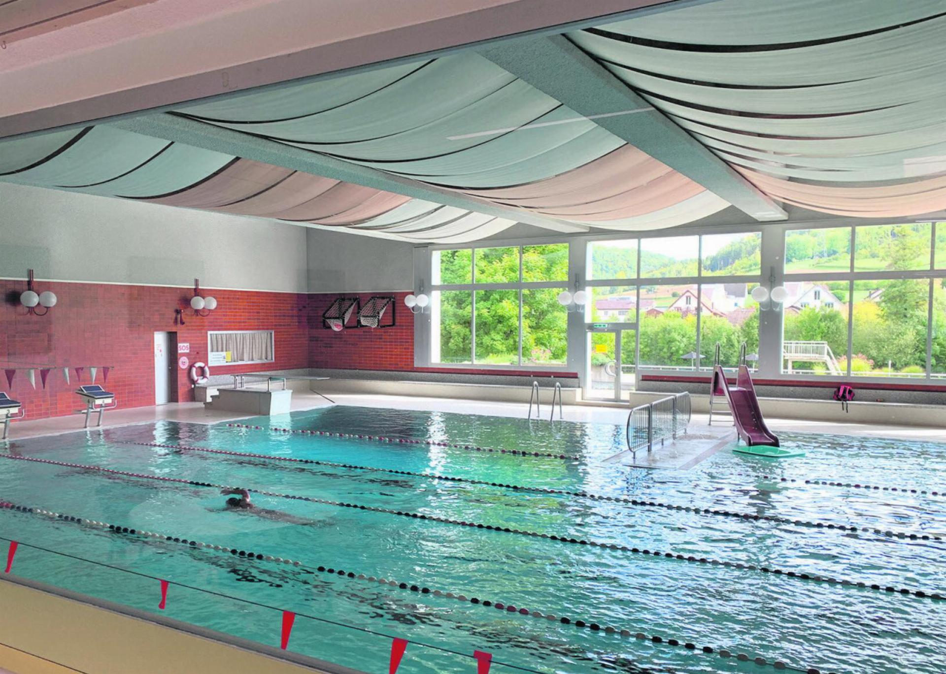 Nach einem Tag Unterbruch konnte das Fricker Hallenbad den Betrieb am 1 ...